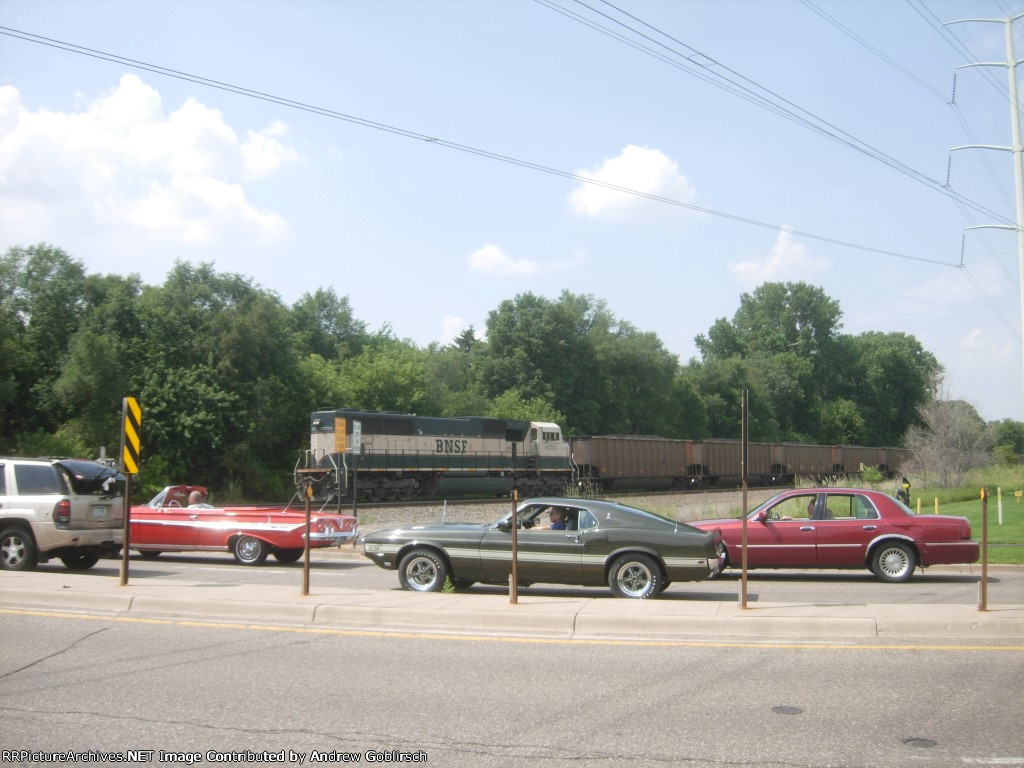 BNSF 9755 push Behind 9040